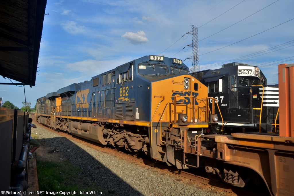 CSX 882